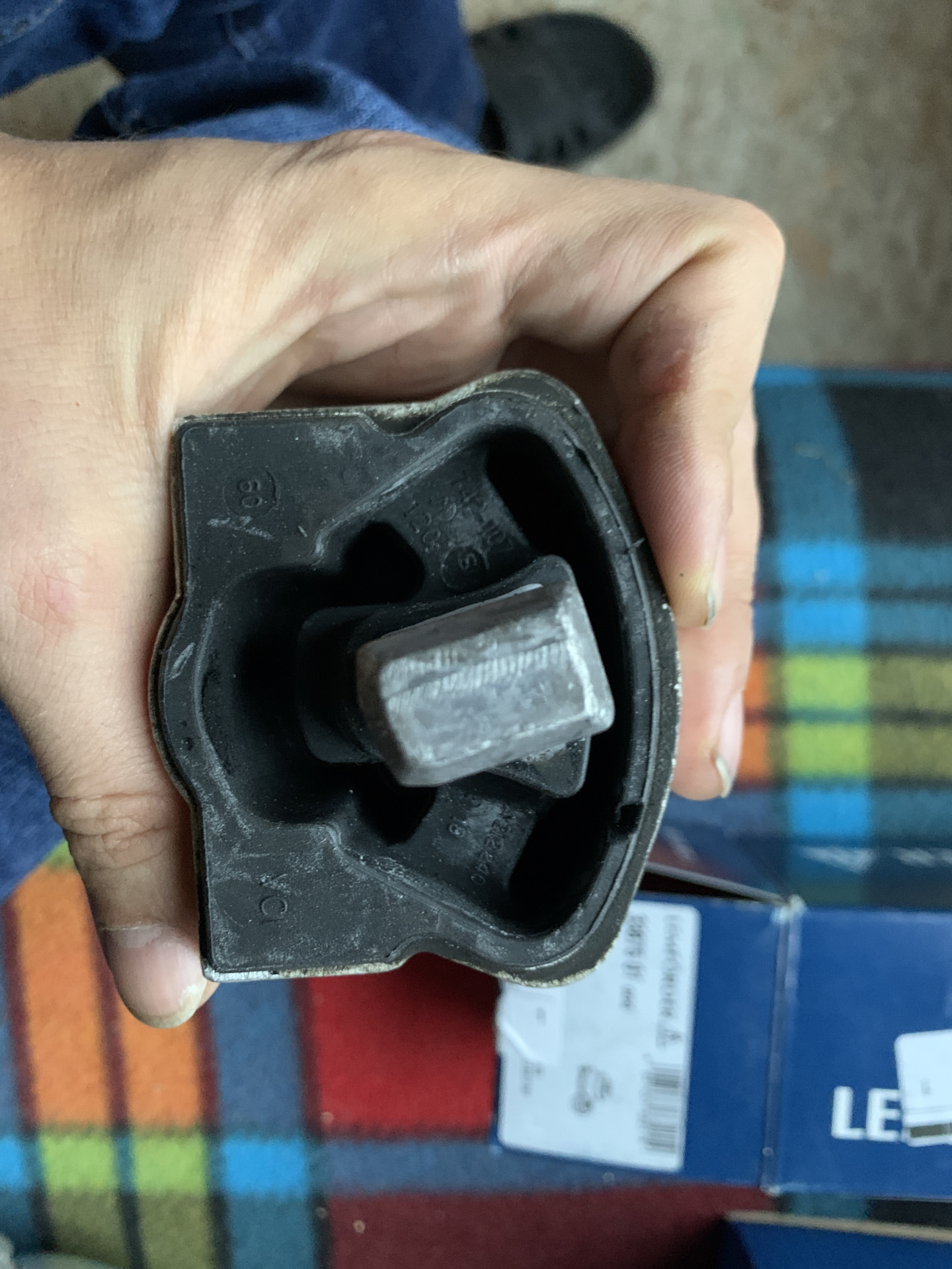 W212 замена опор двигателя — Mercedes-Benz E-Class (W212), 3,5 л, 2012 ...