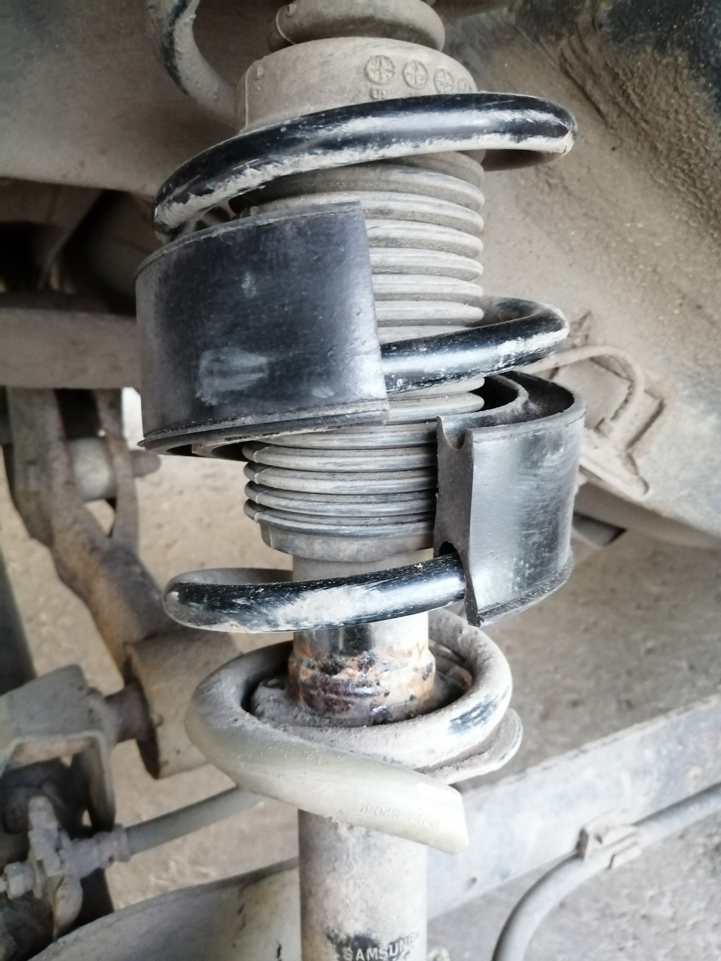 Буферы в задние пружины. — Nissan Almera Classic (B10), 1,6 л, 2006 ...