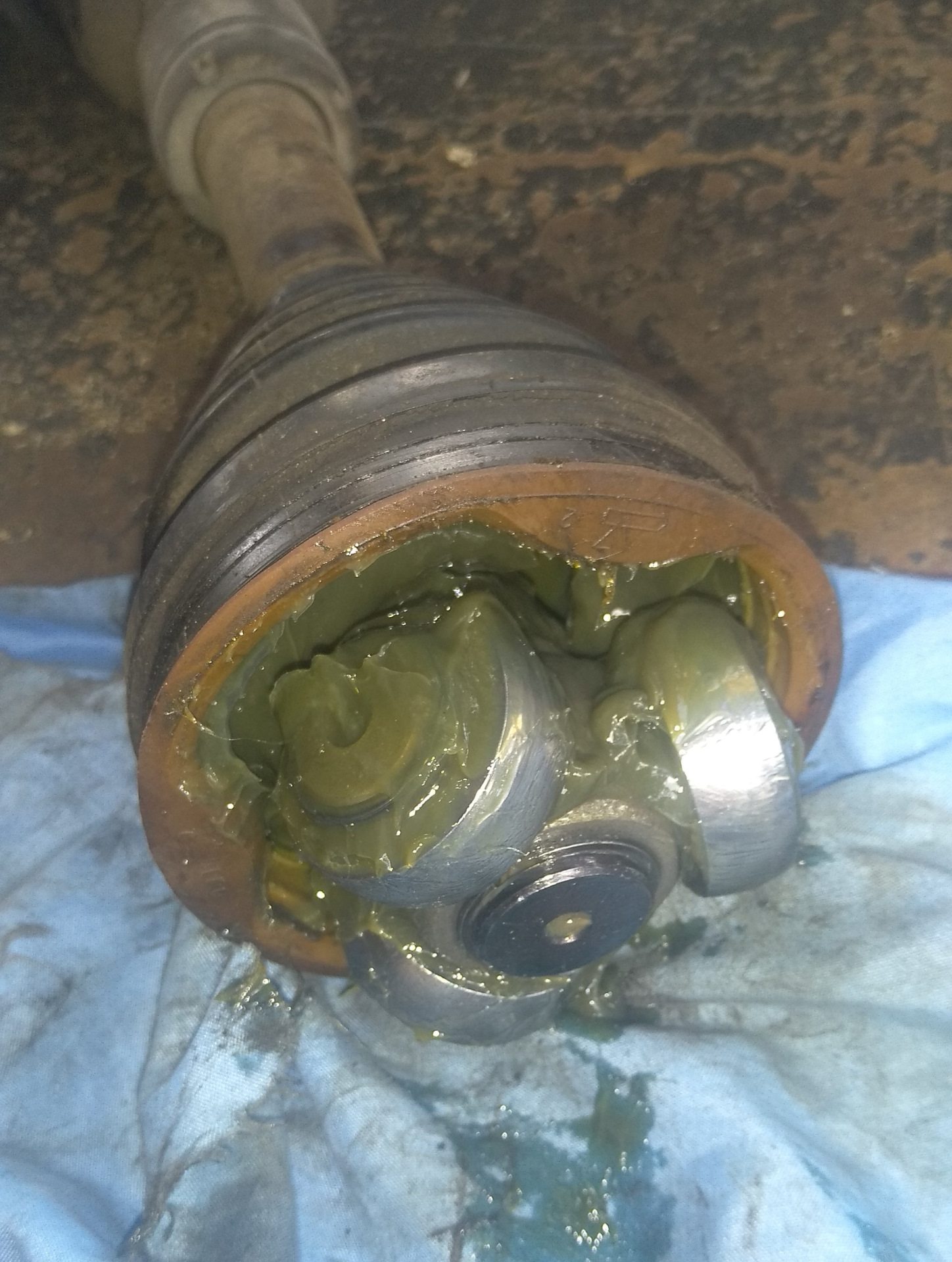 Замена левого трипода (внутреннего ШРУСа) — Dodge Stratus (2G), 2,4 л ...