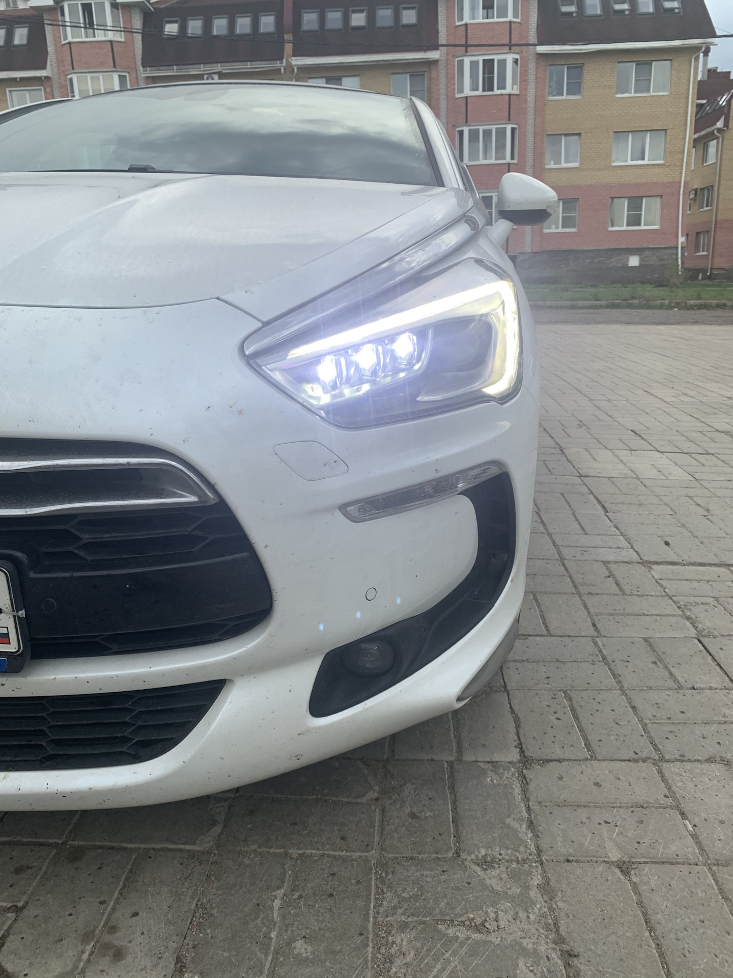 111111 км LED рестайл установка — Citroen DS5, 2 л, 2012 года ...