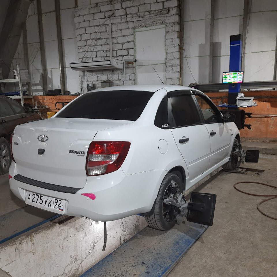 Замена деталей передней подвески — Lada Гранта (1G), 1,6 л, 2017 года ...