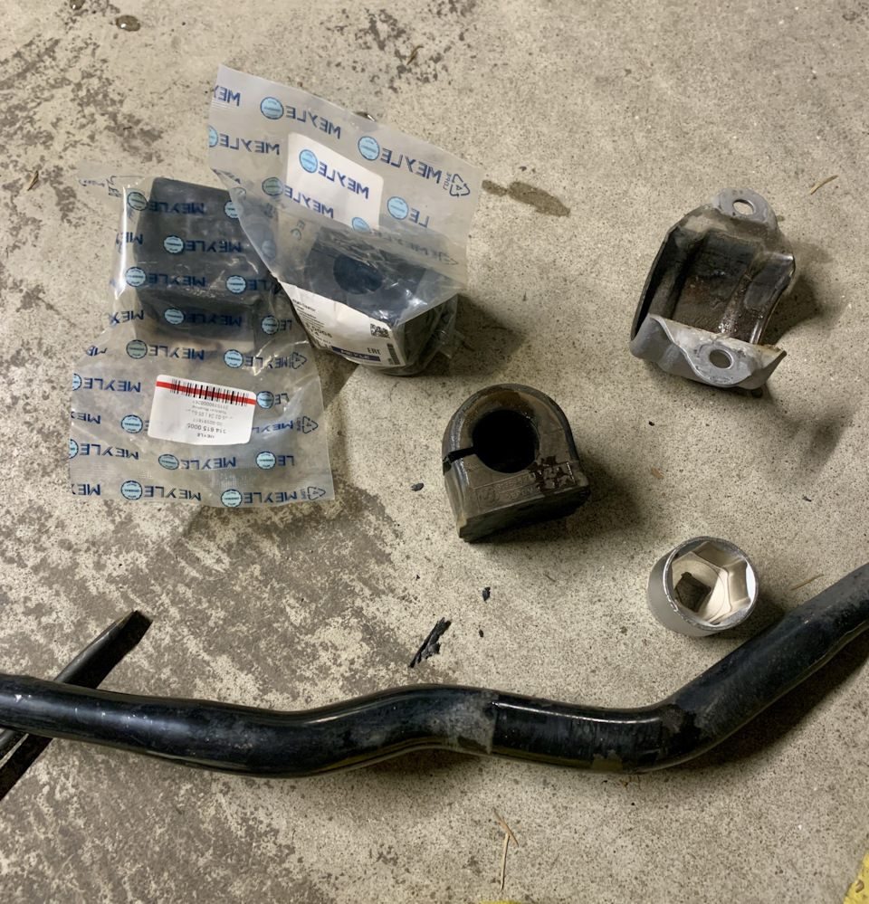 BMW E87 замена стоек и втулок стабилизатора. МапкоНахлобучка! — BMW 1 ...