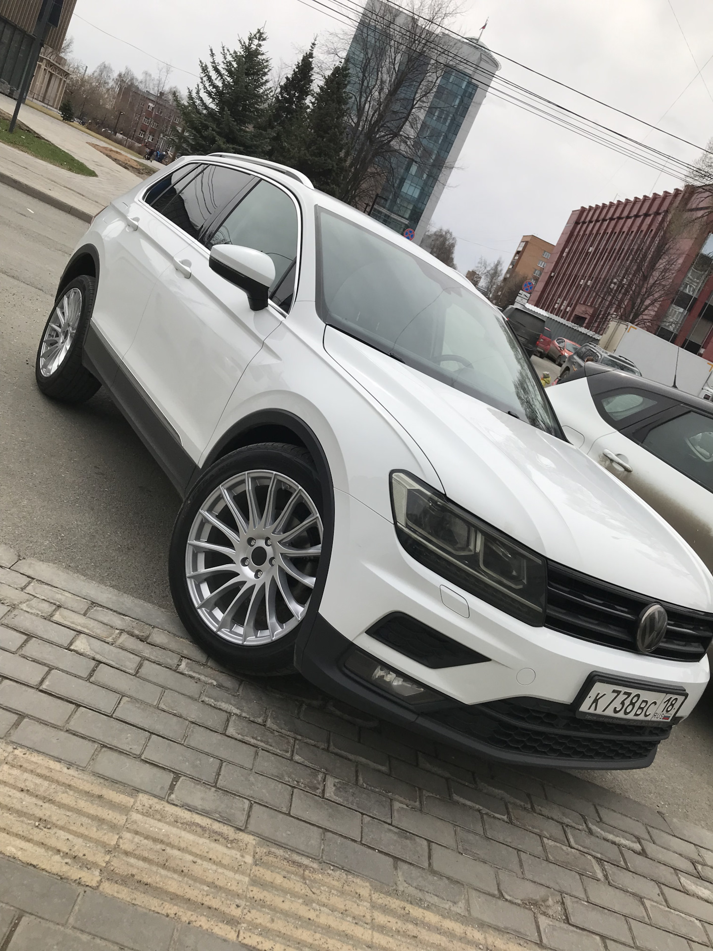 Новые диски и резина R20 — Volkswagen Tiguan (2G), 1,4 л, 2017 года ...