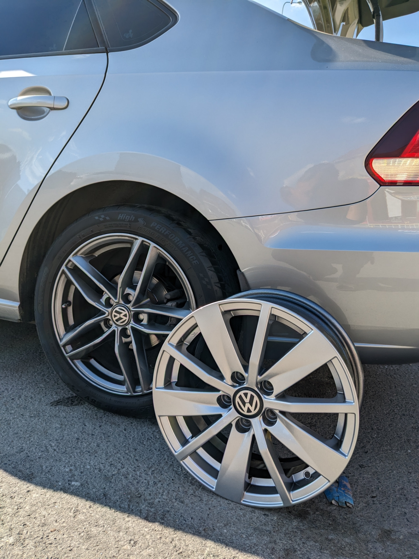 Новые диски на зиму — Volkswagen Polo Sedan, 1,6 л, 2017 года ...