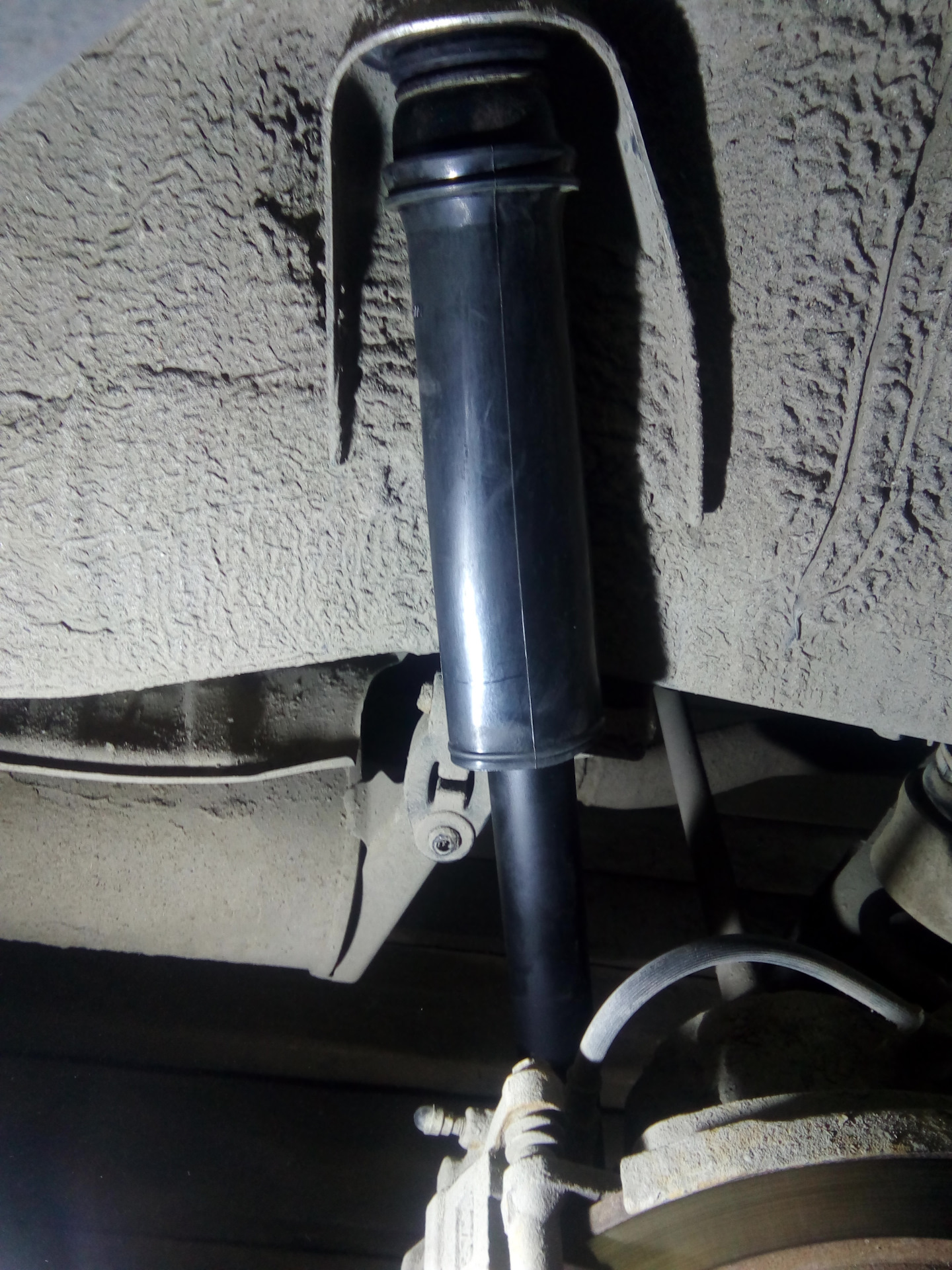 Замена задних амортизаторов — Mitsubishi Grandis, 2,4 л, 2003 года ...