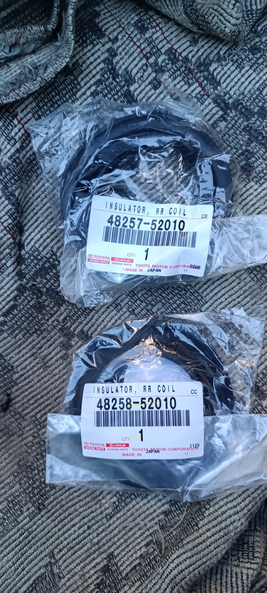 Замена задних пружин KYB RK7530. — Toyota Platz, 1 л, 2003 года ...