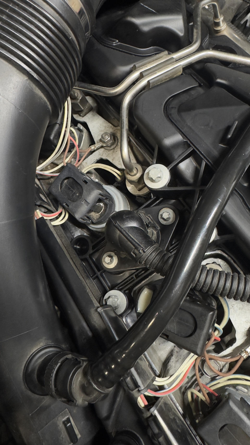 Замена клапанной крышки — BMW X5 (F15), 3 л, 2015 года | плановое ТО ...