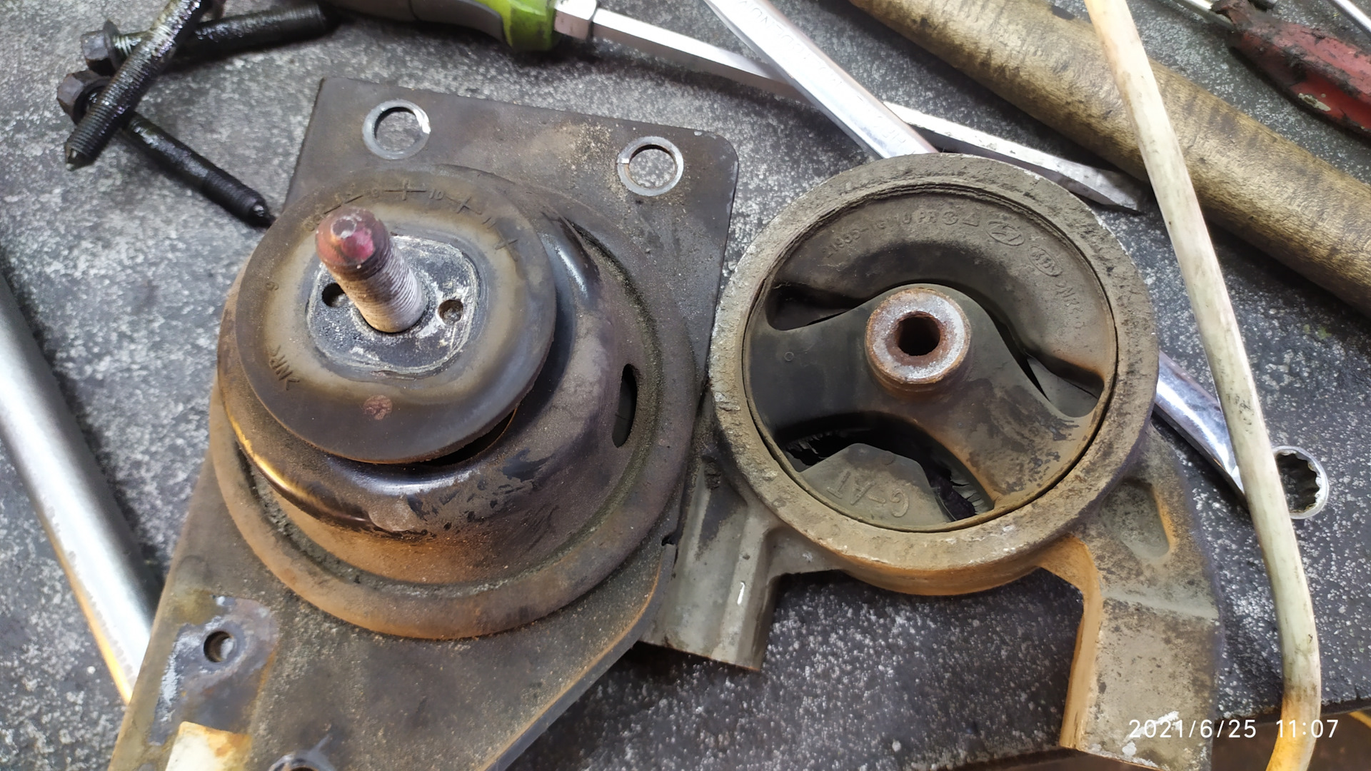 Замена правой(гидро) и задней подушки двигателя. — Hyundai Accent (3G ...