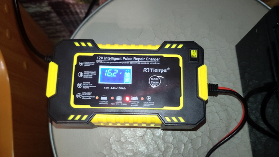RJ Tianye повышаем напряжение до 16.2V, делаем выбор 14.7/16.2V на китайском зарядном устройстве ...