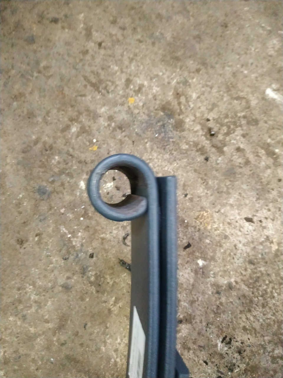 Лопнувший лист рессоры — Mitsubishi L200 (4G), 2,5 л., 2008 года ...