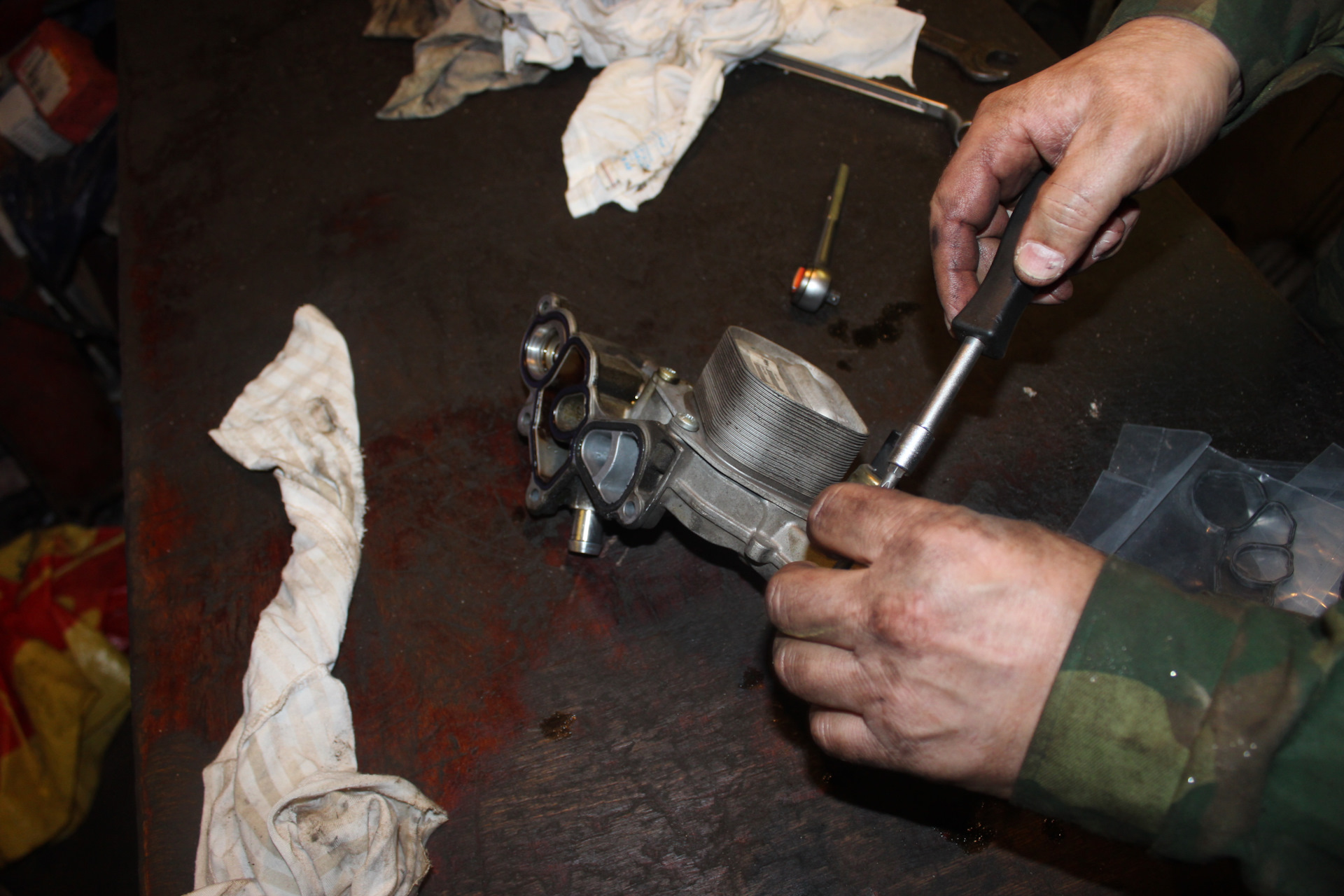 Замена прокладок теплообменника и патрубка на турбине — BMW 1 series ...