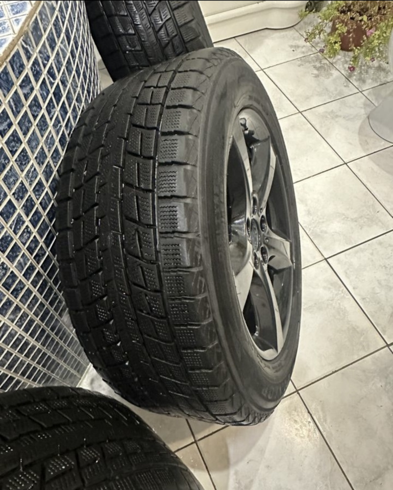 Шины зимние нешипованные Dunlop 255/55 R18, литые диски 18 на BMW X5 ...