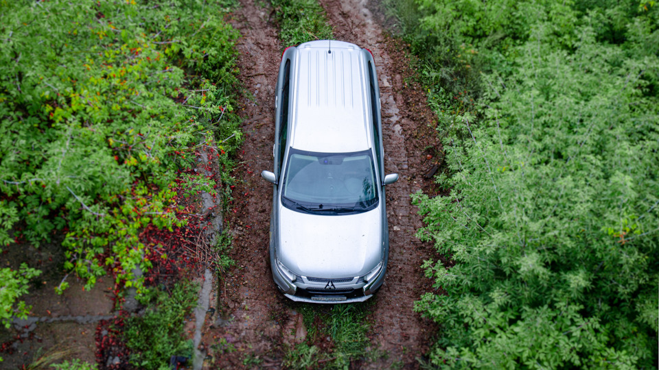 Кузовной пластик * — Mitsubishi Outlander (3G), 2 л, 2016 года ...