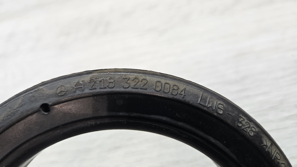 Тарелки пружин передних амортизаторов MB GLK X204 на Mercedes-Benz GLK ...