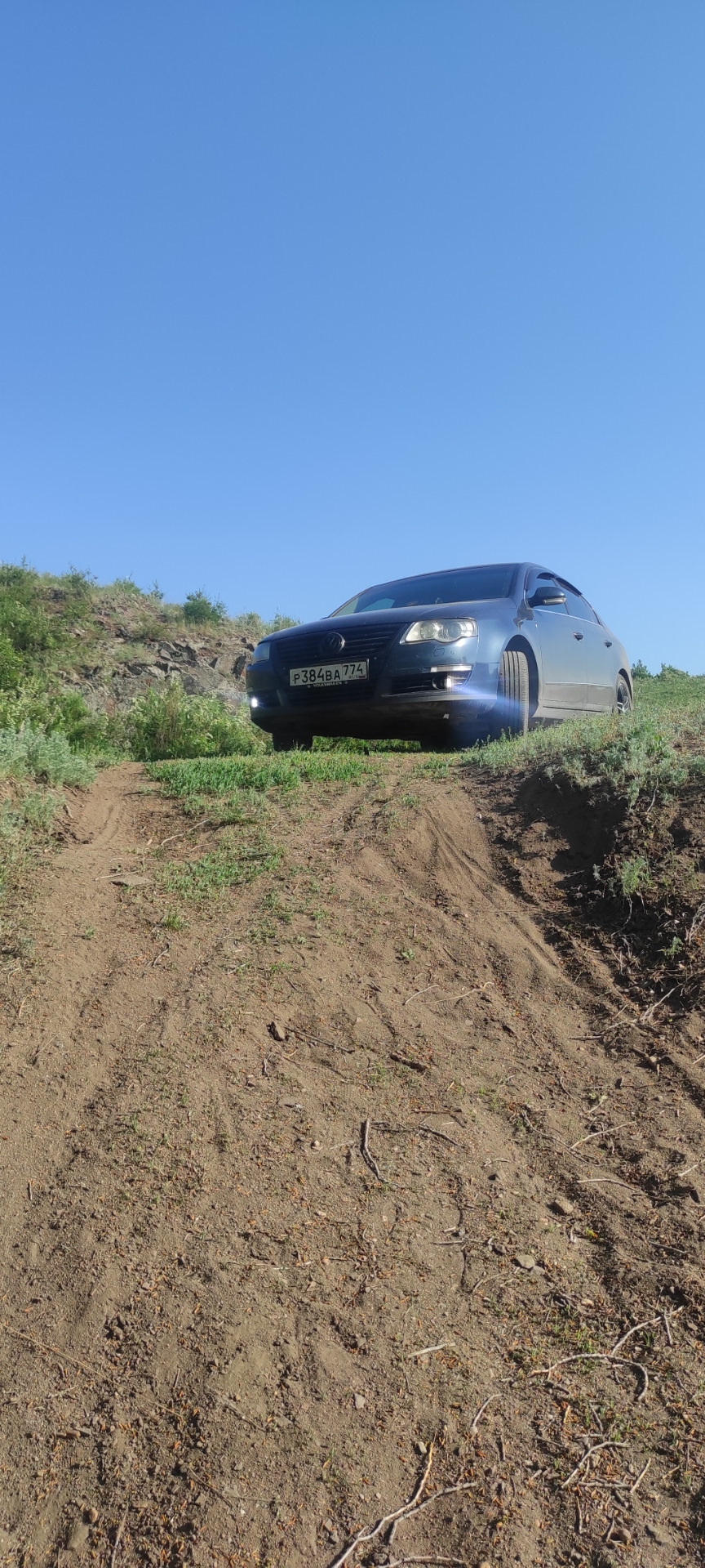 Задние тормоза и правый наружний шрус — Volkswagen Passat B6, 2 л, 2006 ...