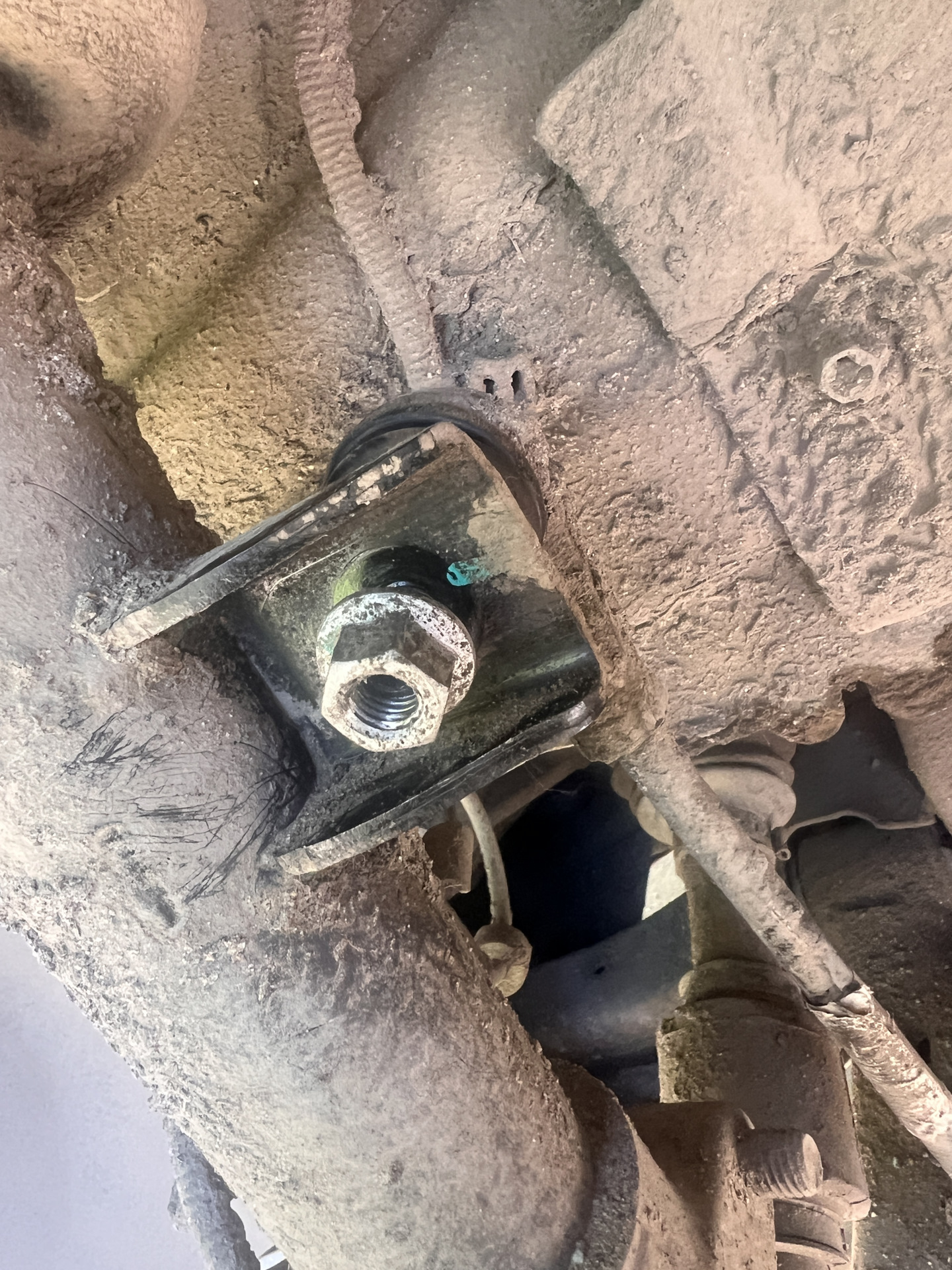 Замена стойки стабилизатора Geely Monjaro — Geely Monjaro, 2 л, 2023 ...