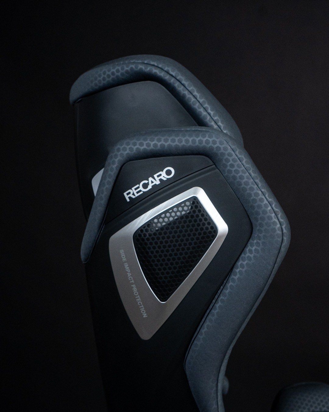 RECARO Axion 1 Gallant Grey — когда безопасность выглядит стильно ...