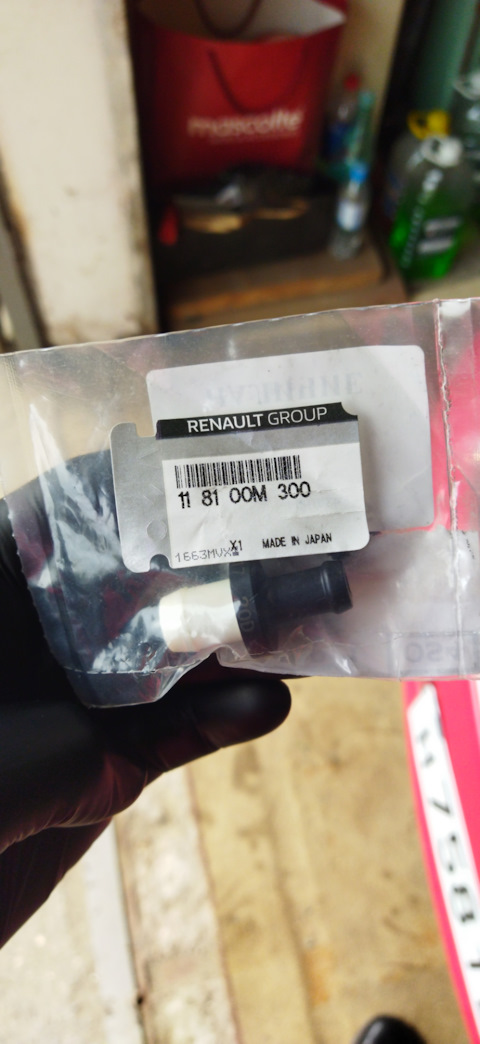 118100M300 Клапан вентиляции картерных газов NISSAN INFINITI | Запчасти ...