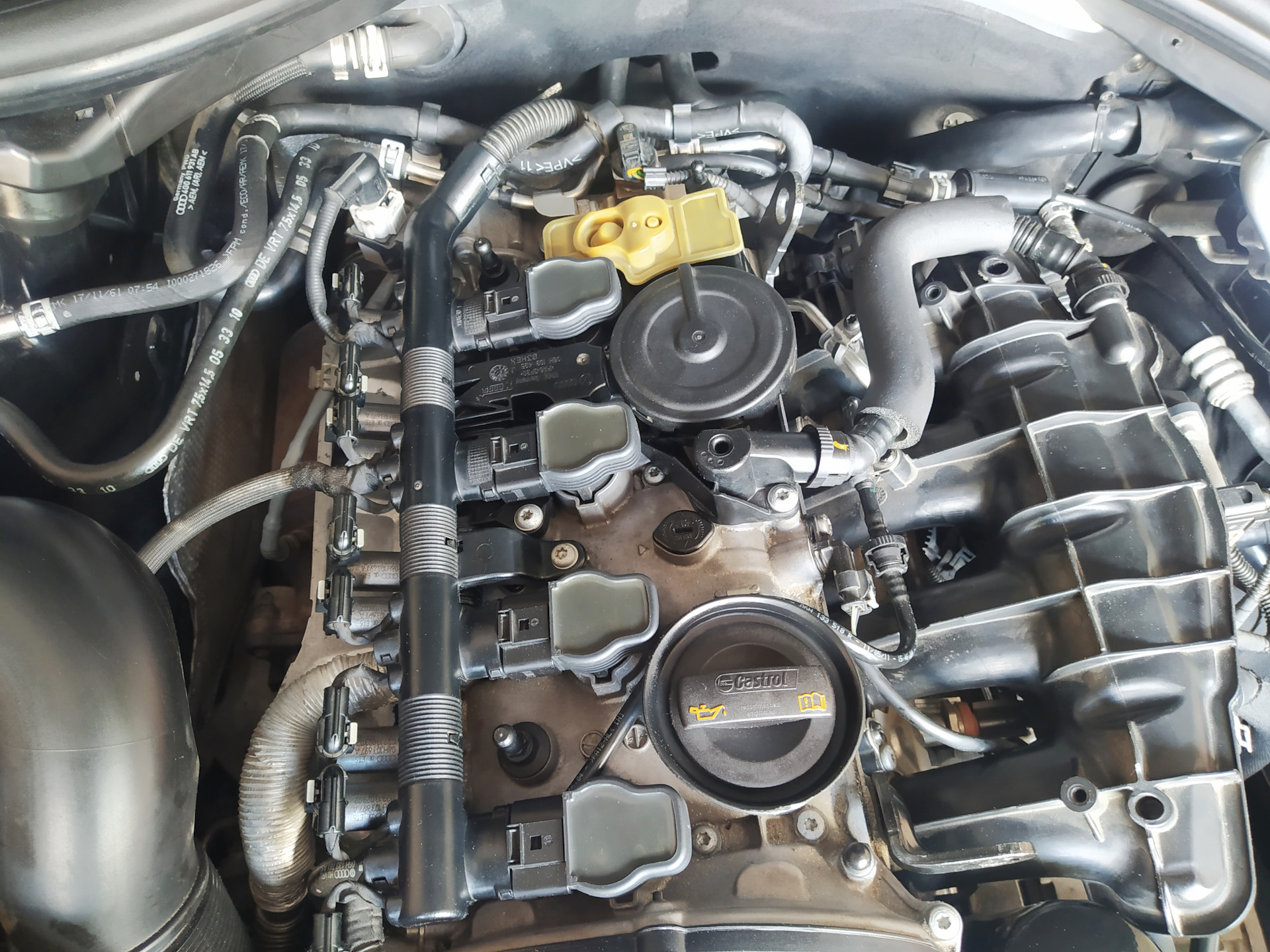 Замена прокладки и уплотнительного кольца на маслоотделителе — Audi A6 ...