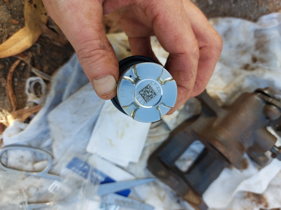 Замена задних тормозных дисков и колодок. Ревизия суппортов — KIA Rio (3G), 1,6 л, 2013 года ...