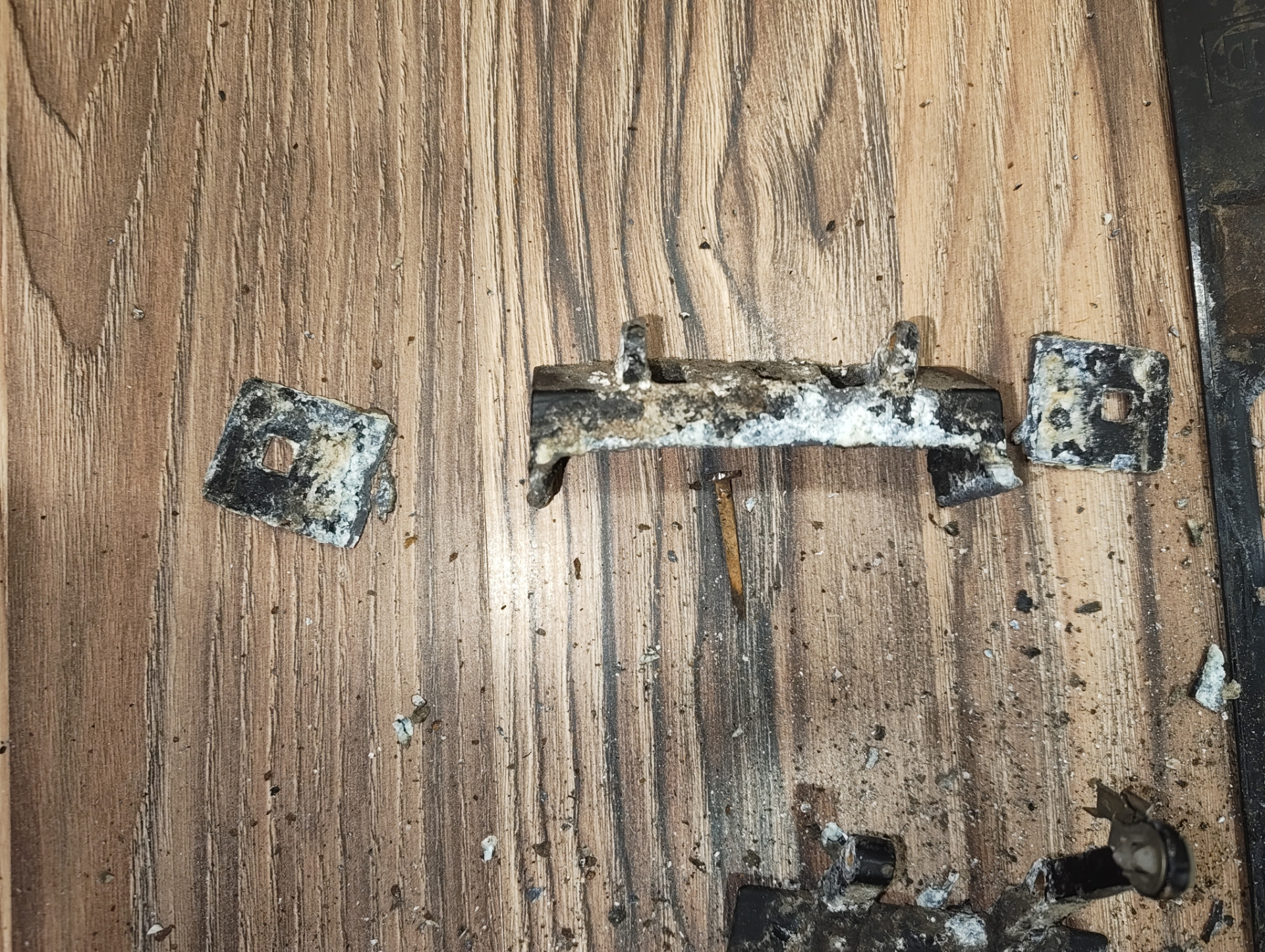 Ручка открытия багажника. — Volvo 850, 2,5 л, 1996 года | поломка | DRIVE2