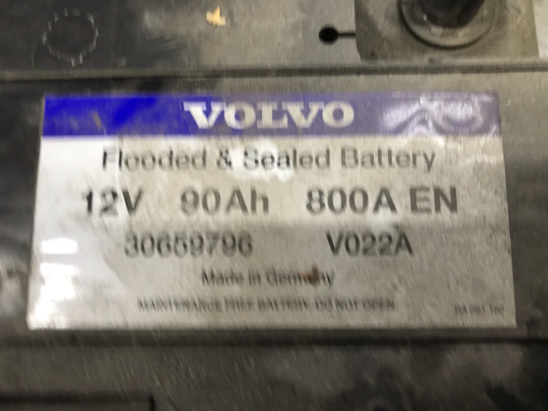 Замена аккумулятора на б/у AGM — Volvo XC70 III, 2,4 л, 2013 года ...