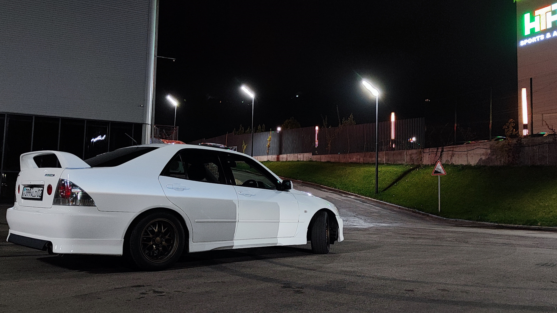 Toyota Altezza 2.0 бензиновый 1999 | TRD Style ホワイトパール на DRIVE2