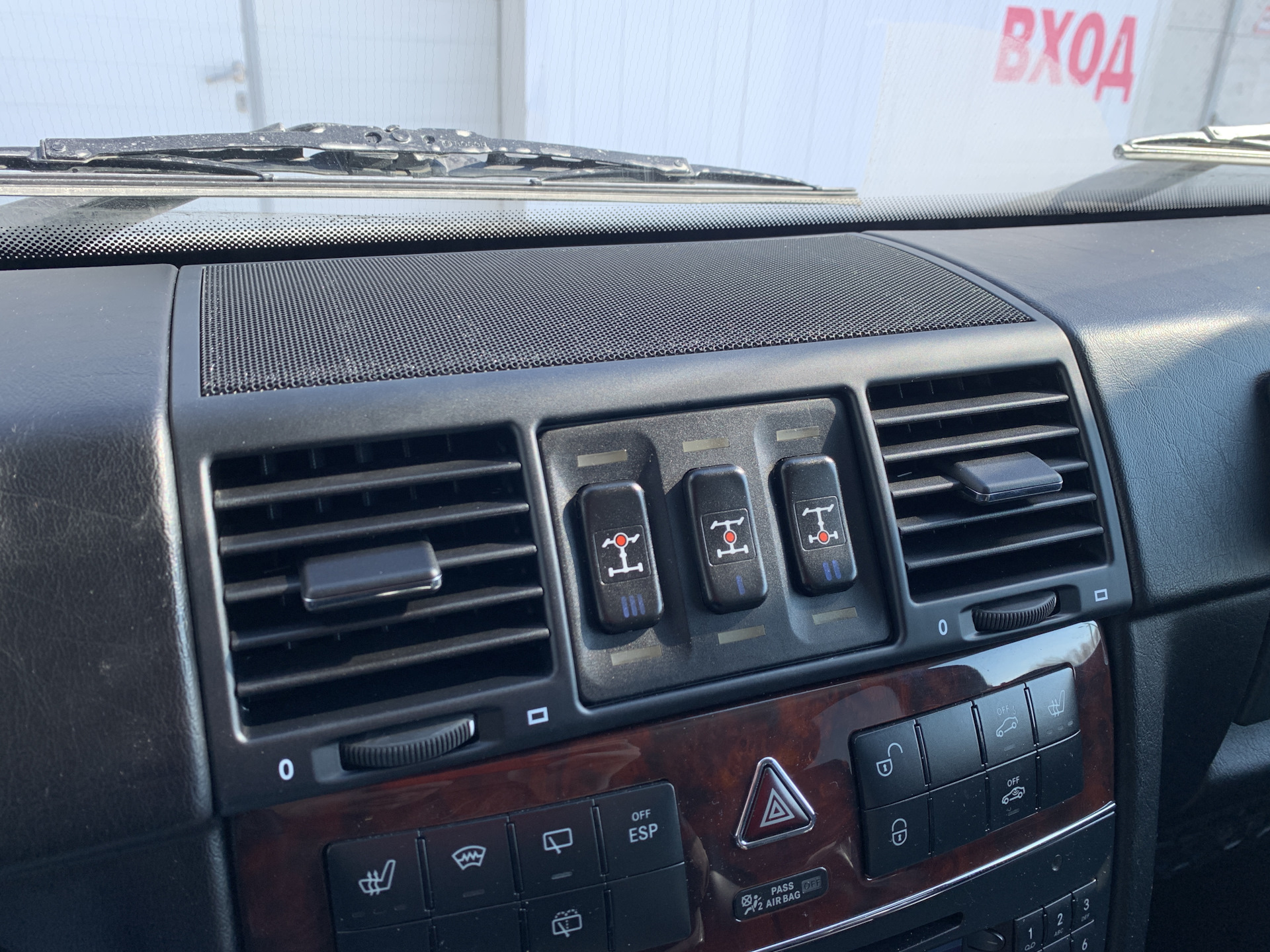 Замена центрального дефлектора — Mercedes-Benz G-Class (W463 1G), 3 л ...