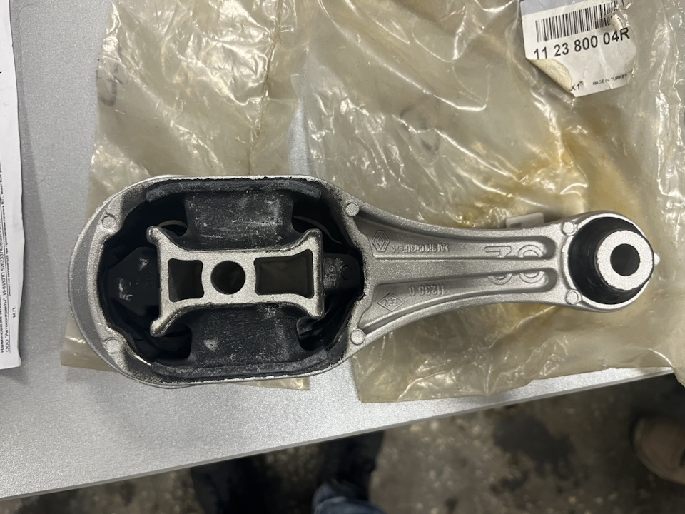 Замена опоры АКПП на Меган 3 — Renault Megane III, 1,6 л, 2011 года ...