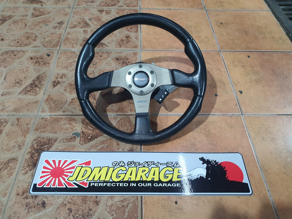 Руль спортивный MOMO RACE на Subaru WRX STI (VA), Subaru Levorg (VM ...