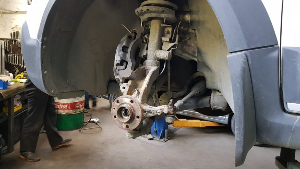 Замена передней ступицы колеса (SKF VKBA 6531) — Volvo XC70 III, 2,4 л ...