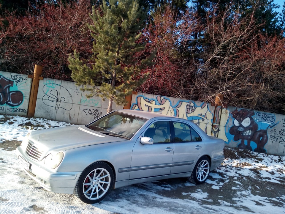 Mercedes-Benz W210 on Vossen CVT 9J R18 ZETA Antarctica Ice 245 /45 R18 ...