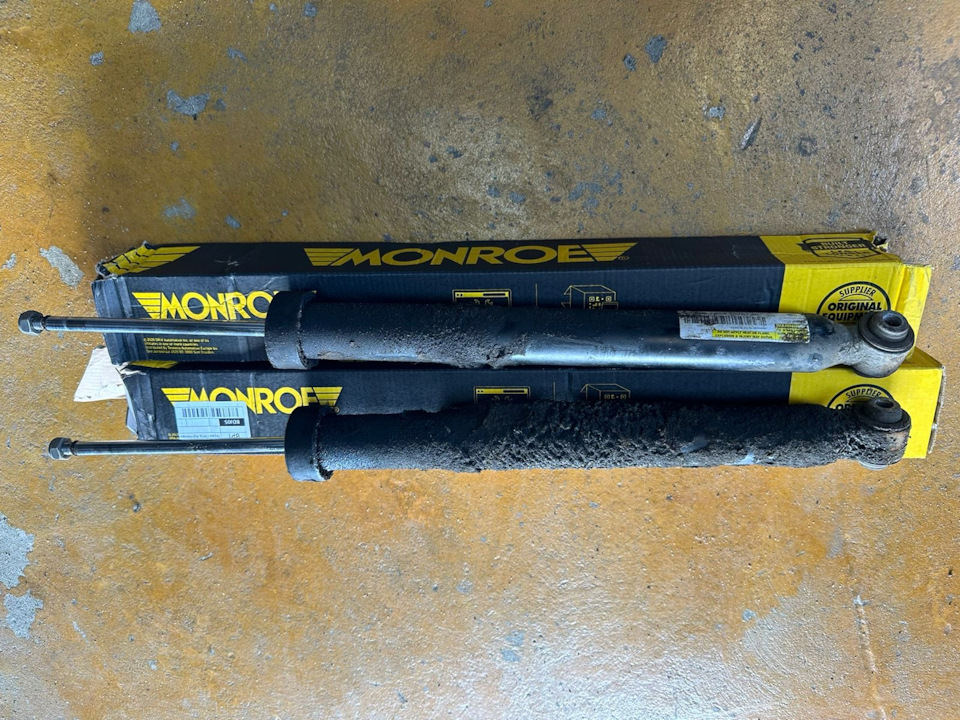 Замена задних амортизаторов — Mercedes-Benz C-Class (W205), 1,6 л, 2015 ...