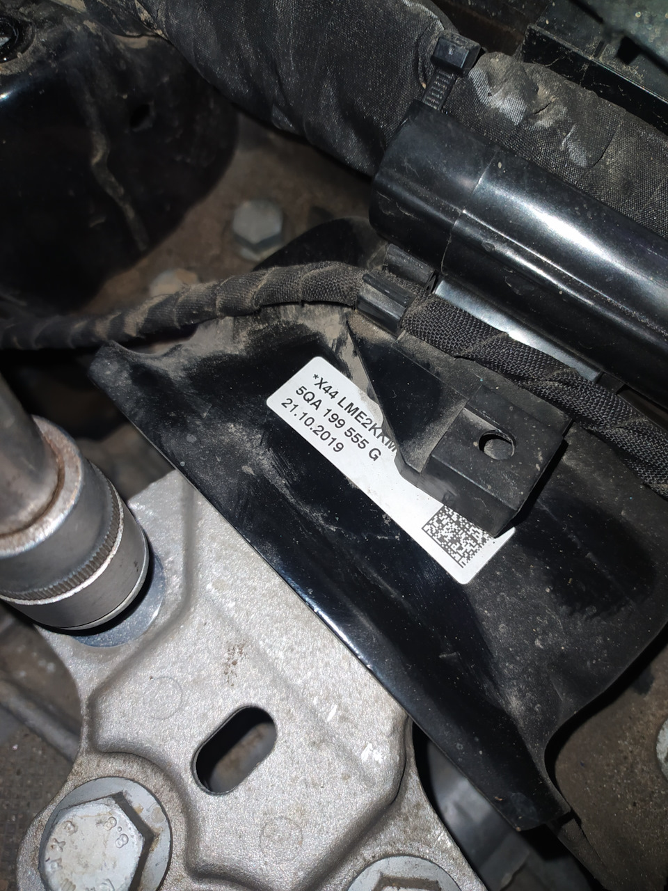 5QA199555G Подушка двигателя левая VAG | Запчасти на DRIVE2