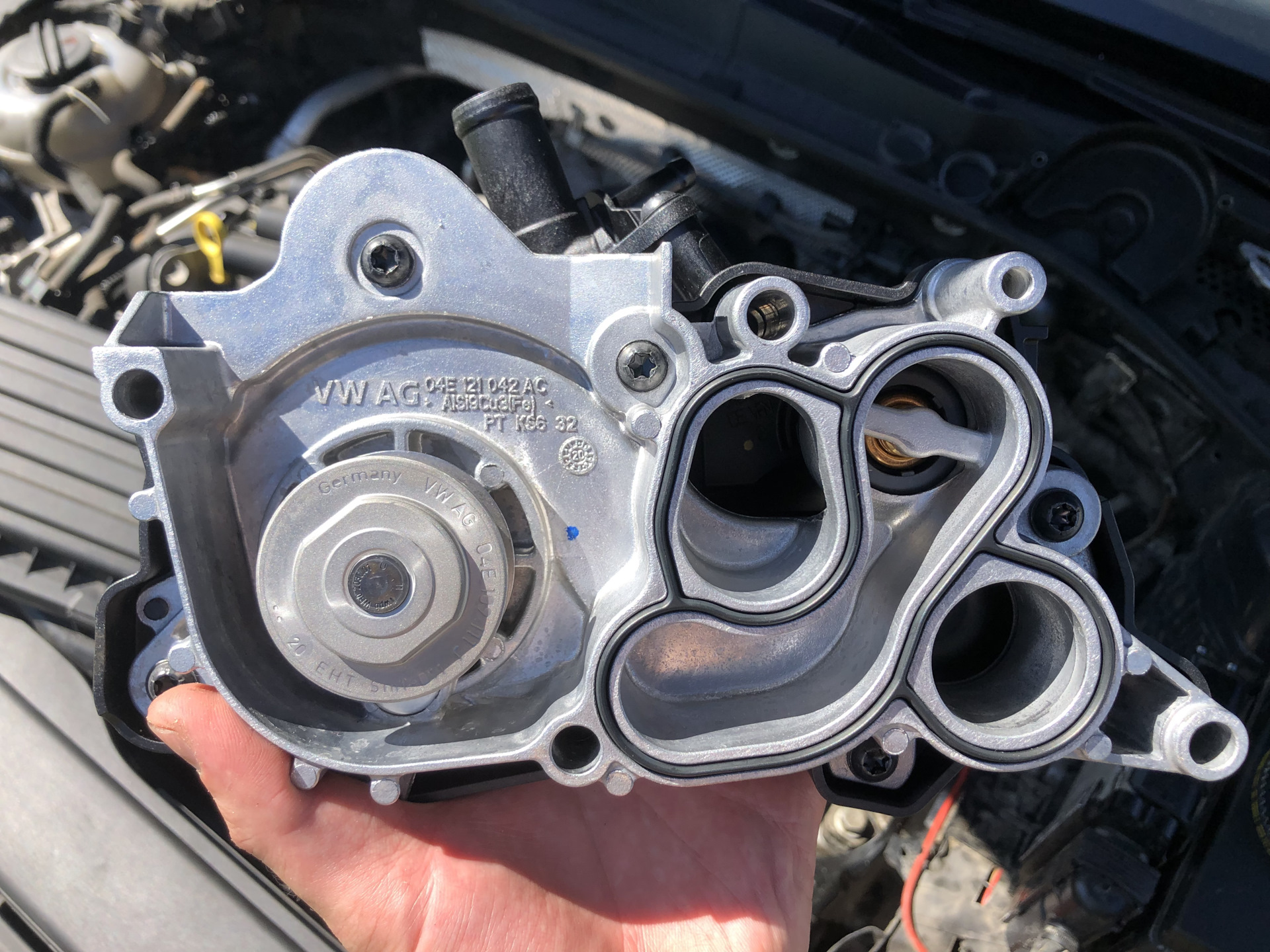 #8 Помпа VAG 04E121600CB — Volkswagen Golf Mk7, 1,4 л, 2013 года ...