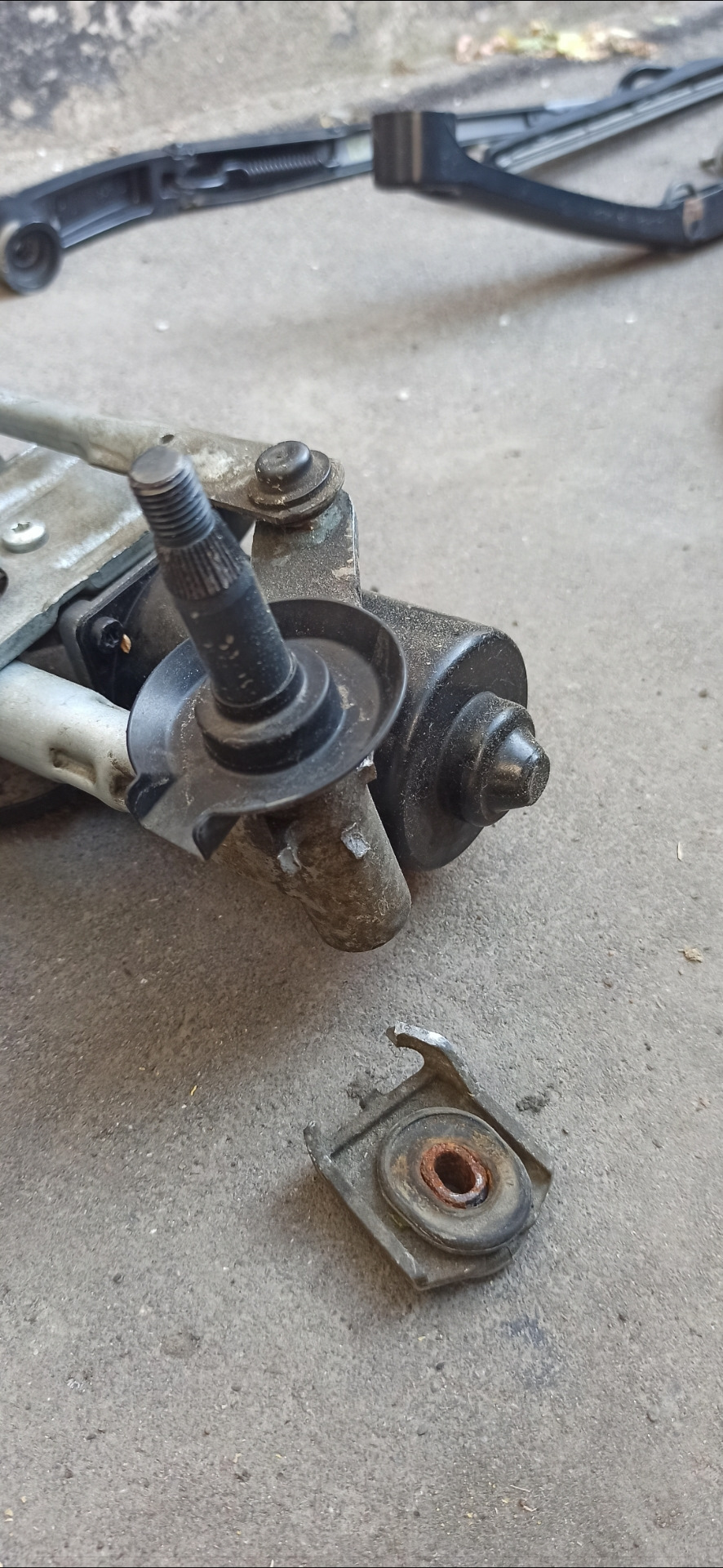 Трапеция стеклоочистителя — KIA Ceed SW (2G), 1,6 л, 2018 года ...