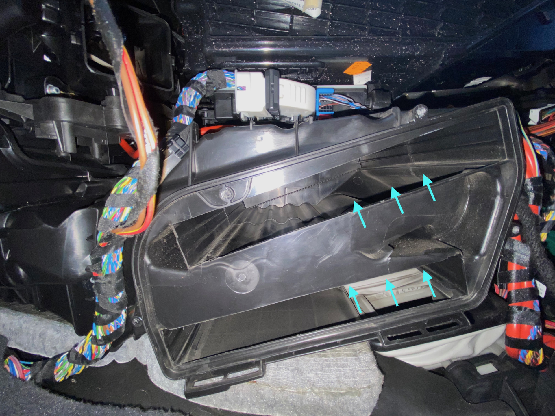 Замена воздушного фильтра и фильтра салона. — BMW 5 series Touring (F11 ...