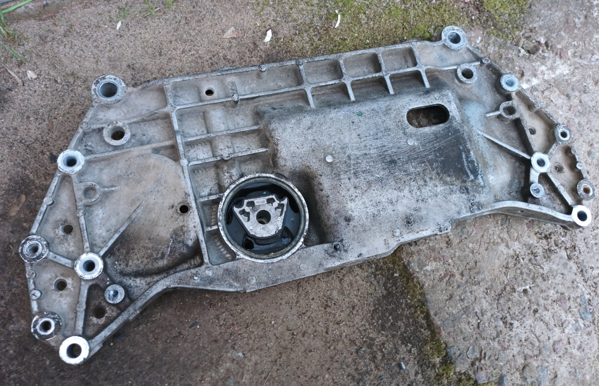 Подготовка к замене переднего подрамника и подушек двигателя на ...