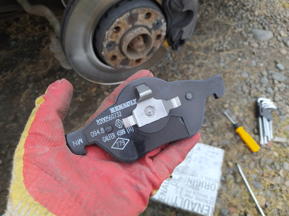 Замена передних колодок на оригу (Galfer) — Renault Laguna III, 1,5 л ...