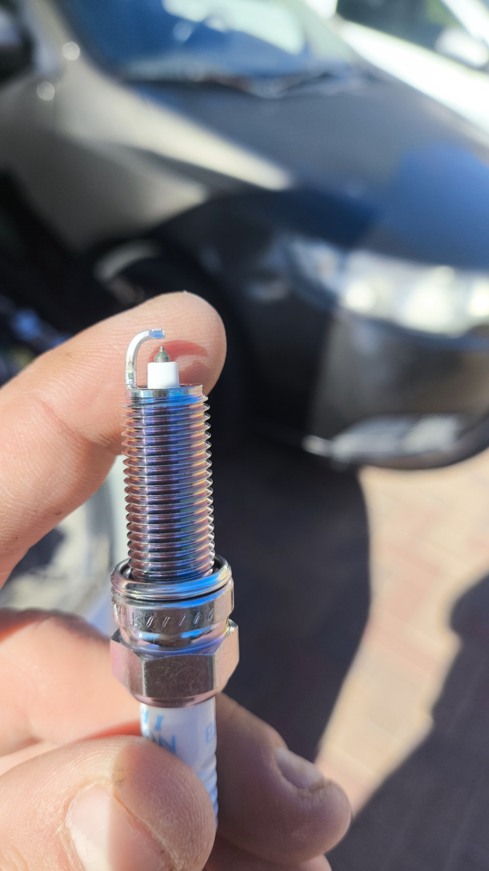 Замена свечей, NGK SILZKR6B10E. — KIA Ceed SW (2G), 1,6 л, 2016 года ...