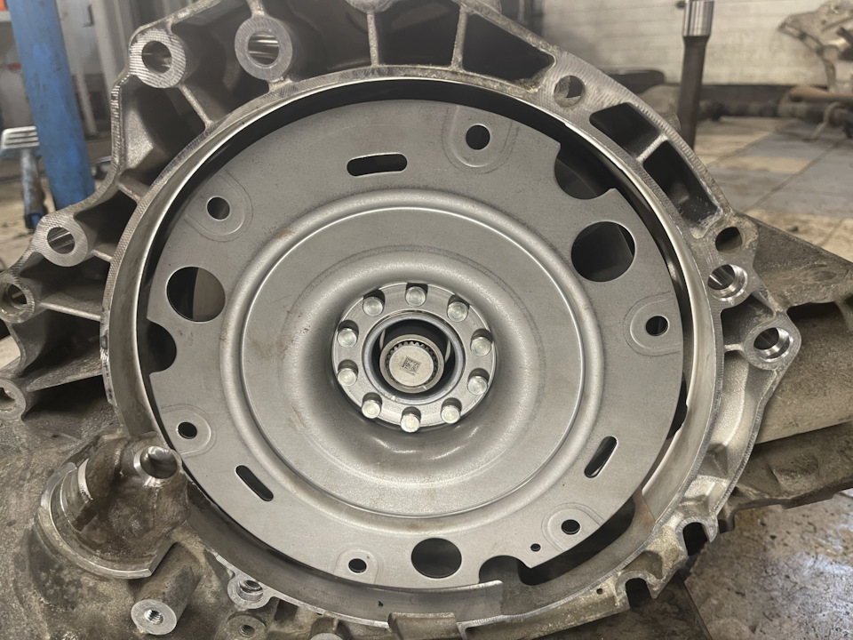 Замена сцепления и маховика — Audi A4 (B8), 2 л, 2013 года | визит на ...