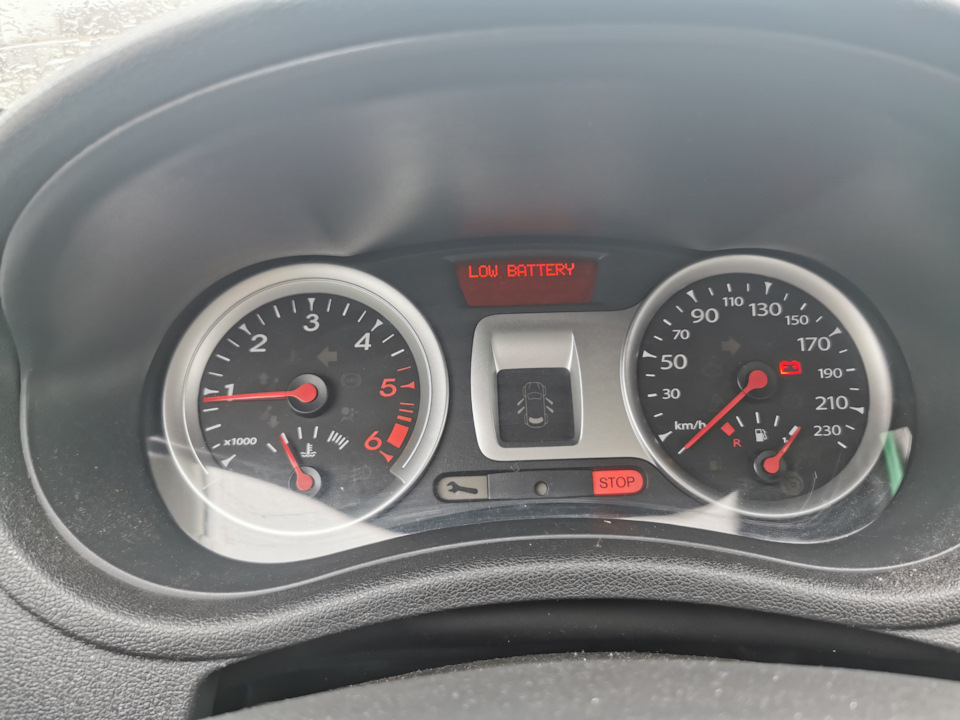 LOW BATTERY это что? — Renault Clio III, 1,5 л, 2011 года | поломка ...