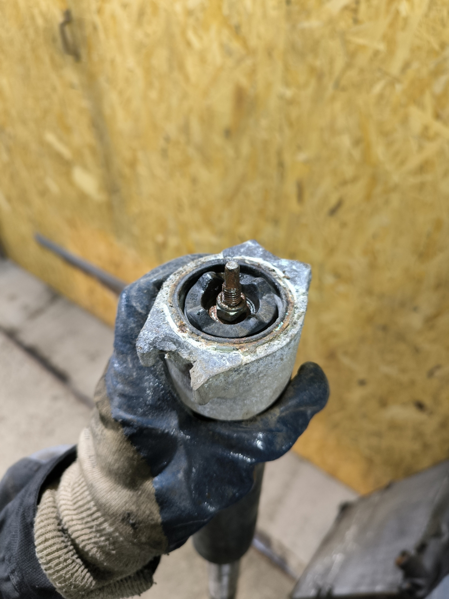 Лопнула опора амортизатора — Ford Fusion, 1,6 л, 2006 года | поломка ...