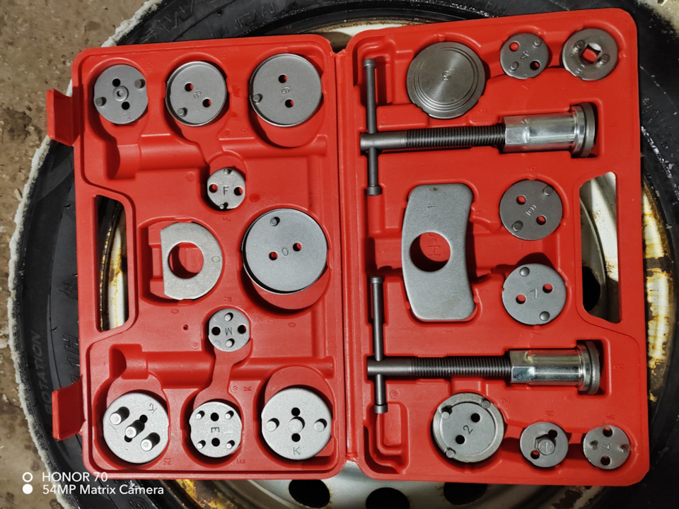 Замена тормозных колодок. — Lada Vesta SW Cross (1G), 1,8 л, 2019 года ...