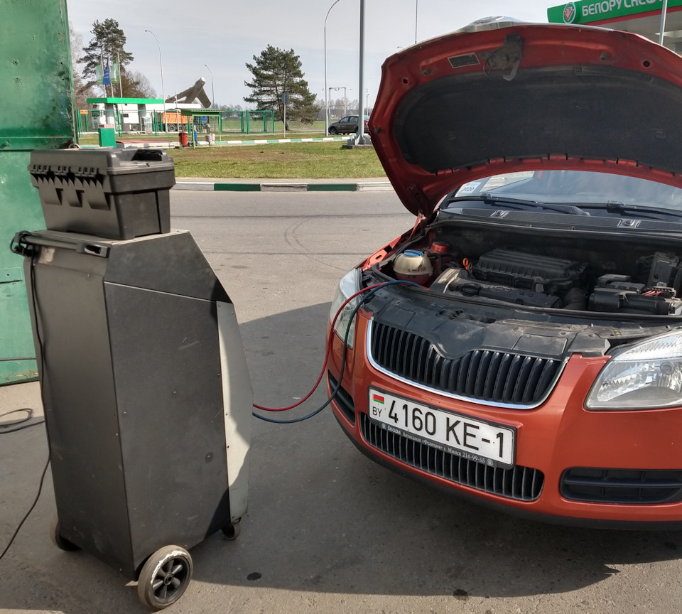 Заправка кондиционера — Skoda Fabia Combi Mk2 1 4 л 2008 года