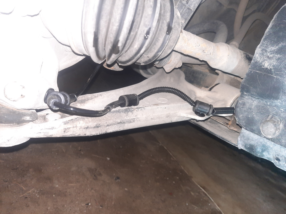 Замена переднего правого датчика АБС — Chevrolet Cruze (1G), 1,8 л ...