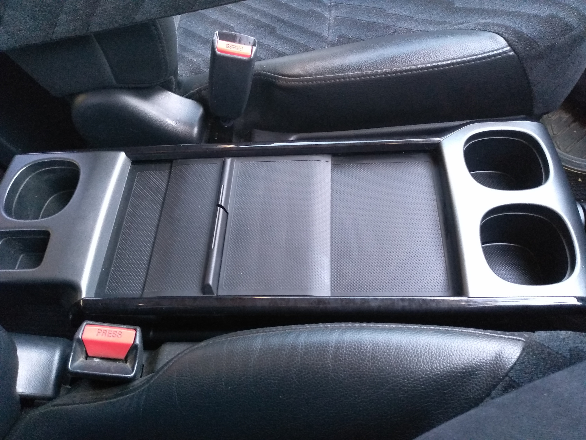 Столик от rd7 — Honda CR-V (RD4/RD5/RD6/RD7), 2 л, 2002 года ...