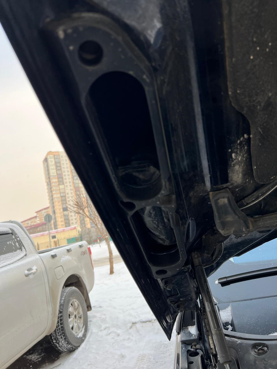 Направляющие воздуховодов и уплотнители капота — Land Rover Range Rover ...