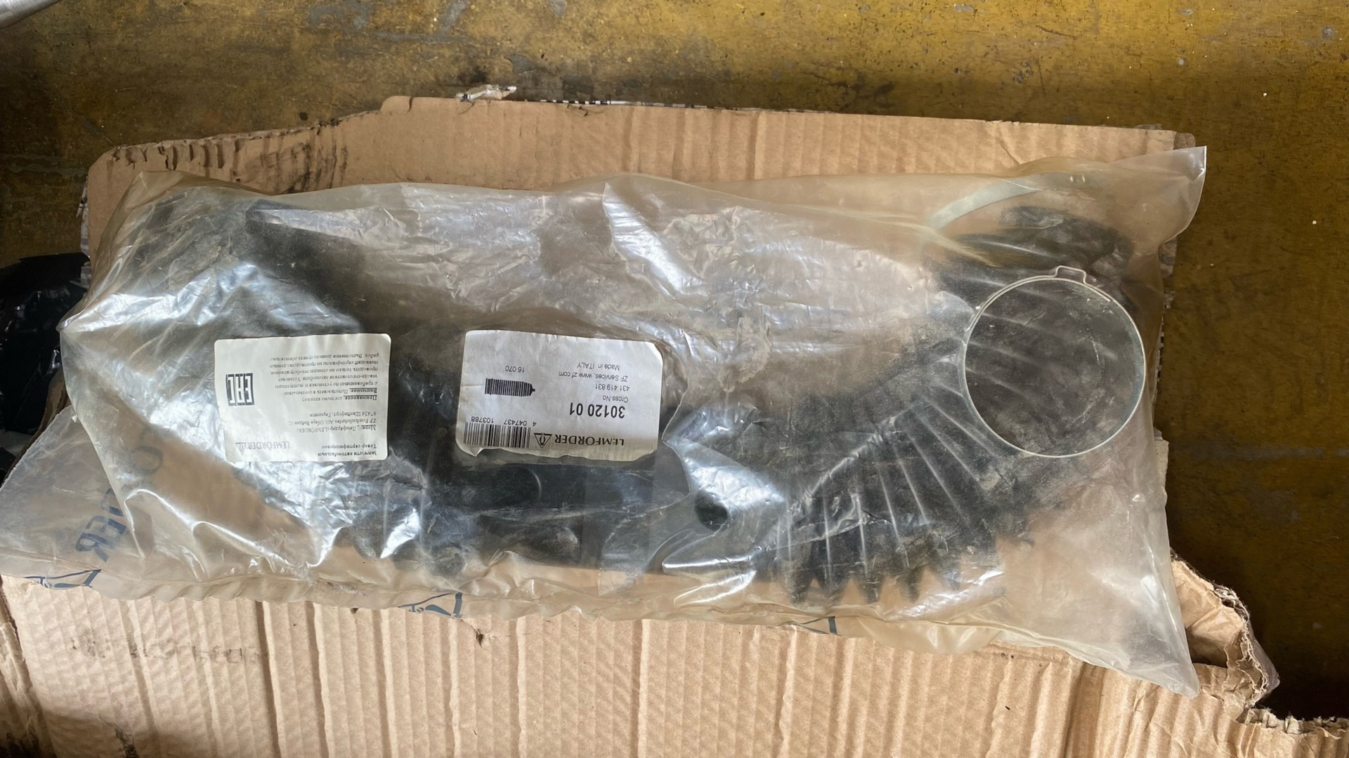 Установка рулевой рейки с Servotronik — Audi A6 Avant (C4), 2,6 л, 1995 ...