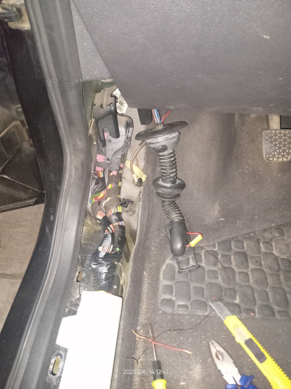 Ремонт провода стеклоподъёмника. — Opel Astra H, 1,3 л, 2007 года ...